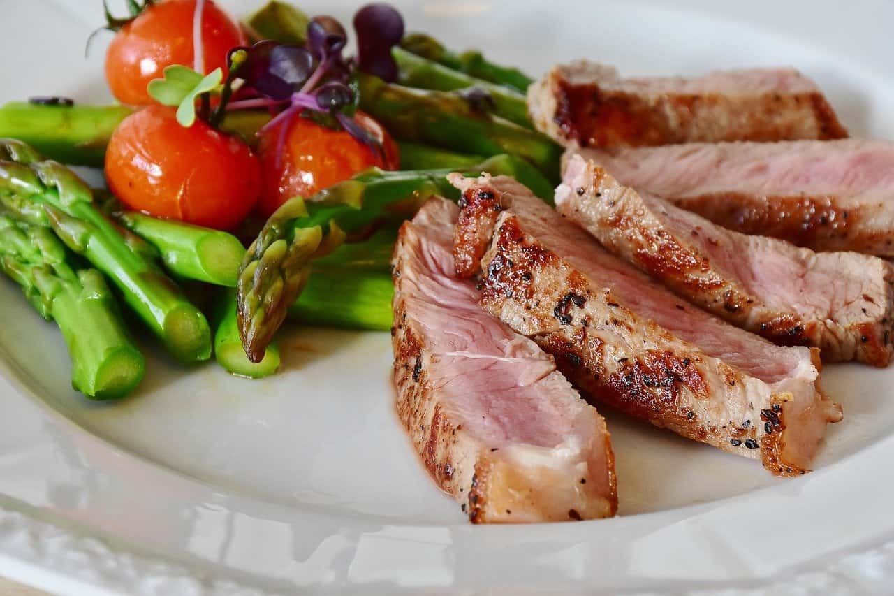 O que é a dieta paleolítica? E como ela pode te ajudar para ter uma ...